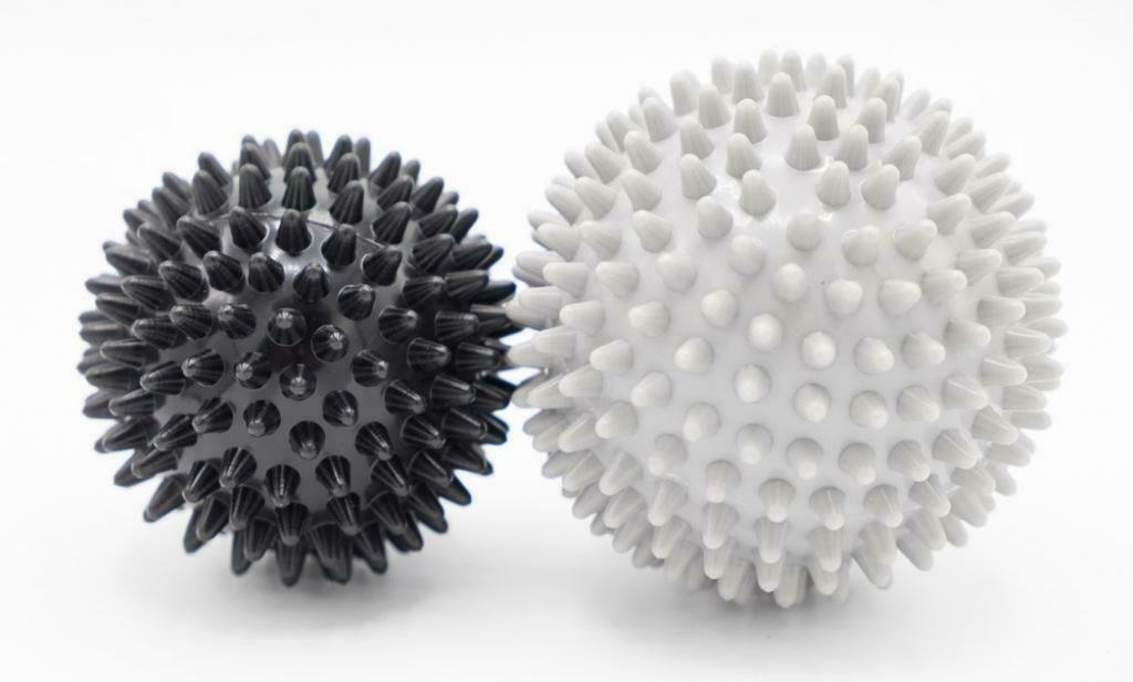 2er Set Massagebälle Igelball Massageball Gymnastikball Triggerball Noppenbälle online kaufen ...